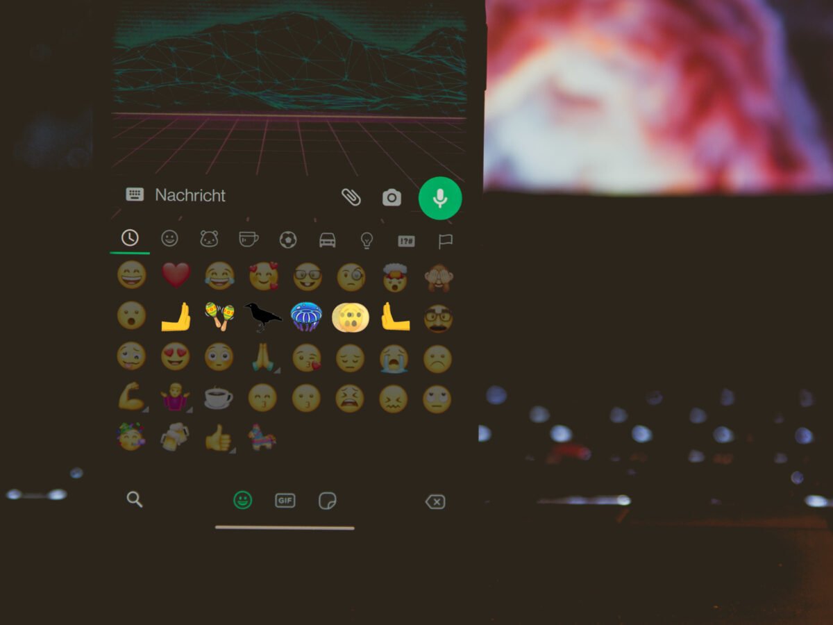 For WhatsApp and Co: These are the new emoticons for 2022 - PMILT